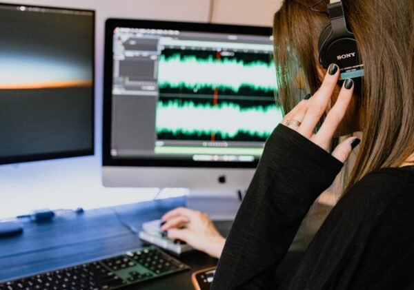 How To Tell If Dynamic Mic Is Broken? - 4 Ways
