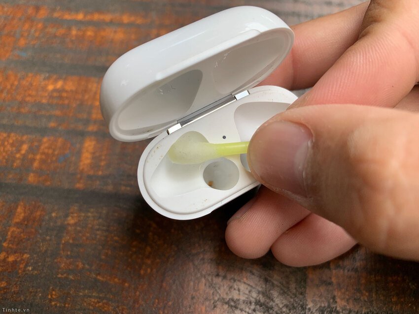 How To Clean AirPods Case Magnets: Step By Step